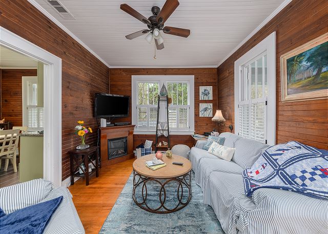 Ms. Opal's Cottage - Mermaid Cottages on Tybee Island, GA